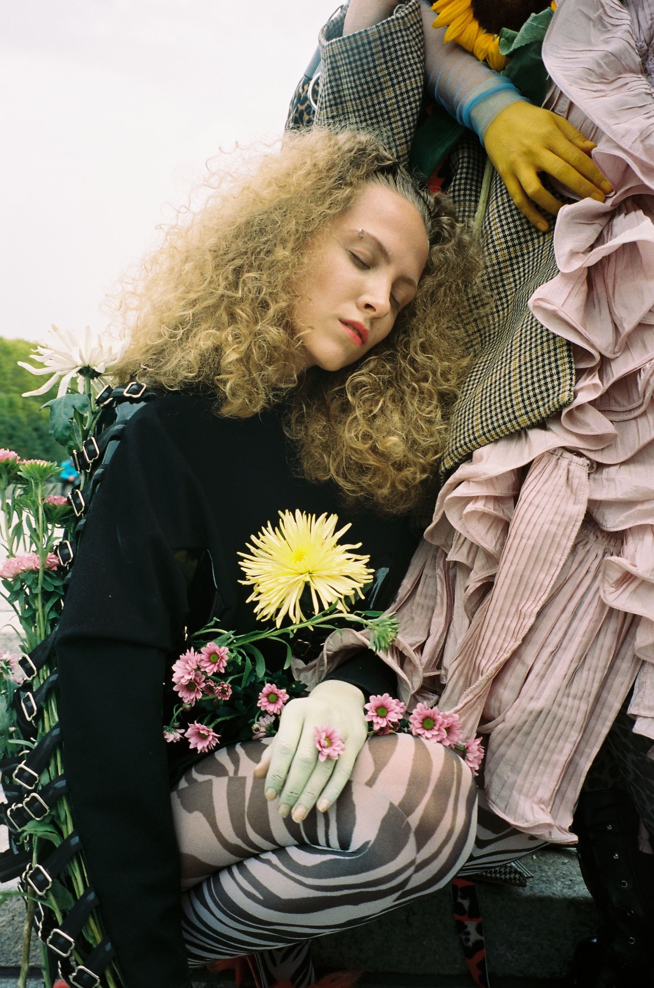 Vertical Encounters By Roxy Hervé – Snap Collective Publishing K/S